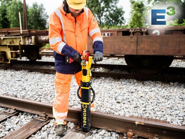 ROXTRACT - Battery Powered Spike Puller - K & P Railroad Equipment